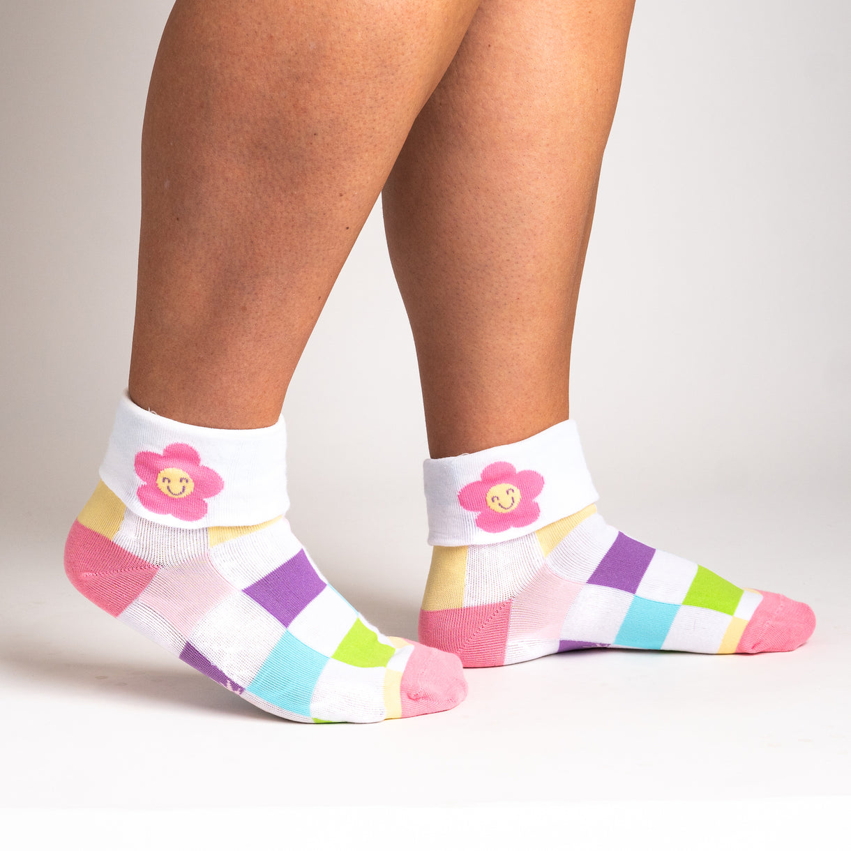 Check You Out | Flower Crew Socks - White | Women's – Sock It to Me